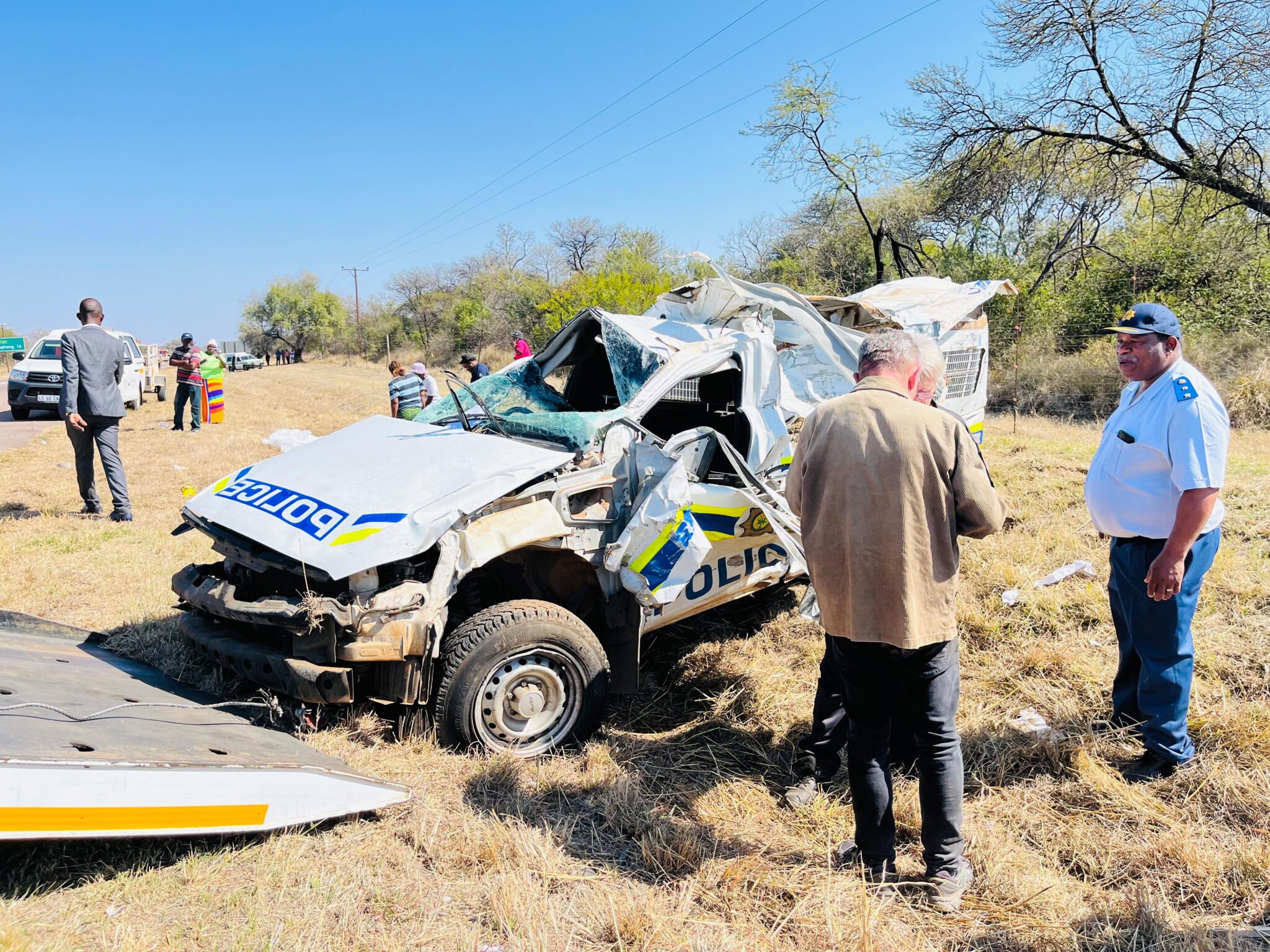 TRAGIC CRASH CLAIMS THE LIFE OF POLICE OFFICER AND SIX INMATES ALONG ...